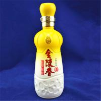 China 750ml Capacity White Liquor Glass Bottle in Rocket Shape for Drinks and Beverages for sale