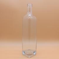 China Super Flint Glass Material 750ml Screw Cap Gin Glass Bottle for Liquor Manufacture for sale