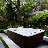 China 6 Persons Outdoor Acrylic Spa Pool Propulsion System Endless Swimming Pool for sale