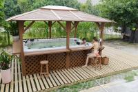 China 5.2 Meters Endless Swimming Pool Outdoor Swim Spa Hot Tub With 4 Seats for sale