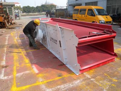 China Double Deck Vibrating Screen Machine Vibratory Feeder For Aggregates Separating for sale