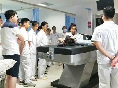 China Rehabilitation 150kg Non Surgical Spinal Decompression Machine for sale