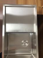 China Single Bowl Kitchen Sink With Drainboard 1.2mm Thickness Polished Surface Finish for sale