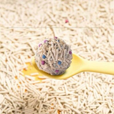 China Mixed Cat Litter Tofu Bentonite Blend 6mm Strip Ball Non Stick Biodegradable High Absorption Dust Free for sale