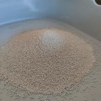 China OEM Bentonite Cat Litter 1-2mm Clumping Odor Control Dust-Free High Absorbency Multi-Cat for sale