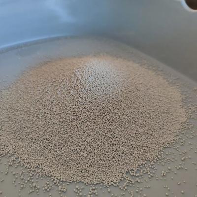 China OEM Bentonite Cat Litter 1-2mm Clumping Odor Control Dust-Free High Absorbency Multi-Cat for sale