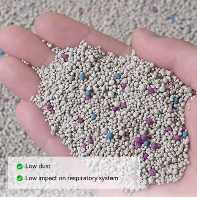 China Natural Bentonite Cat Litter 0.8-3.5mm Clumping Easy Clean Biodegradable Pet Supply OEM for sale