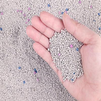 China Premium Bentonite Cat Litter 0.8-3.5mm Dust Free Strong Clumping Odor Control Natural Clay for sale