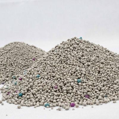 China Natural Bentonite Cat Litter Sand 100% Absorption Clumping Lavender Scent 0.8-3.5mm for sale