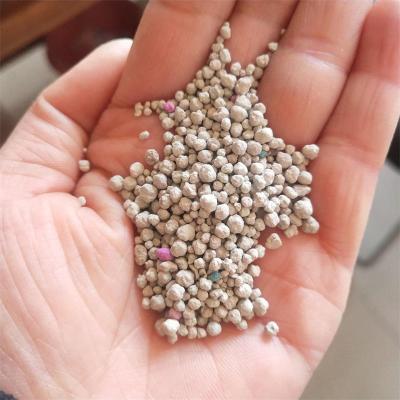 China Premium Bentonite Cat Litter 0.8-3.5mm Strong Clumping Low Dust Odor Control OEM Factory for sale