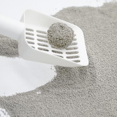 China Dust Free Bentonite Cat Litter 0.8-3.5mm Natural Mineral Odor Lock Control for sale