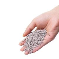 China Eco-Friendly Bentonite Cat Litter 0.8-3.5mm with Activated Carbon Odor Control Fast Clumping for sale