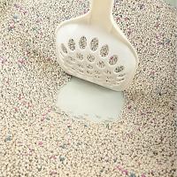 China Eco-Friendly Bentonite Cat Litter 0.8-3.5mm with Activated Carbon Odor Control Fast Clumping for sale