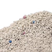 China Natural Dust-Free Bentonite Cat Litter 0.8-3.5mm Quick Clumping Low Tracking for Multi-Cat for sale