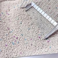China Natural Bentonite Cat Litter 0.8-3.5mm Strong Clumping Odor Locking Easy Clean OEM for sale