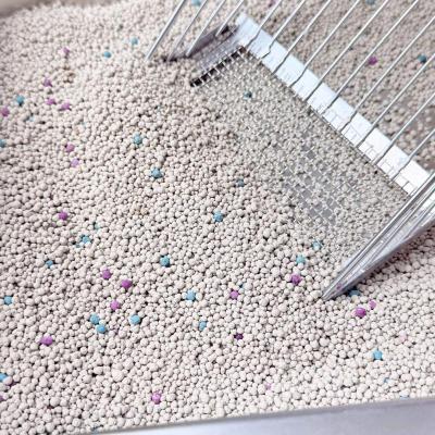 China Natural Bentonite Cat Litter 0.8-3.5mm Strong Clumping Odor Locking Easy Clean OEM for sale