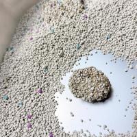 China Natural Bentonite Cat Litter 0.8-3.5mm Strong Clumping Odor Locking Easy Clean OEM for sale