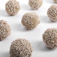 China Natural Bentonite Cat Litter 0.8-3.5mm Strong Clumping Odor Locking Easy Clean OEM for sale