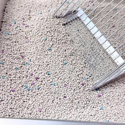 China Natural Bentonite Cat Litter 0.8-3.5mm Strong Clumping Odor Control Low Tracking Dust Free for sale