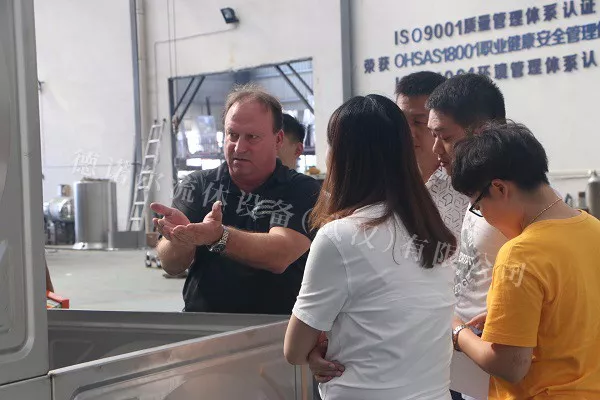 latest company case about Warmly welcome representatives of Hoppecke company to visit our factory 1