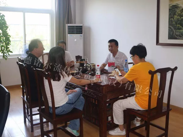 latest company case about Warmly welcome representatives of Hoppecke company to visit our factory 3