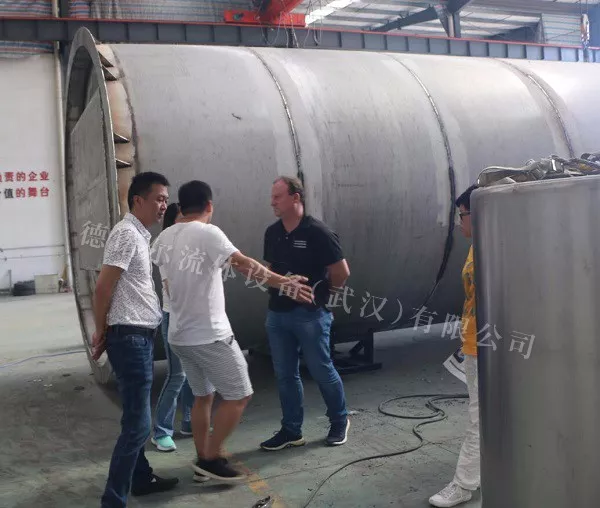 latest company case about Warmly welcome representatives of Hoppecke company to visit our factory 2