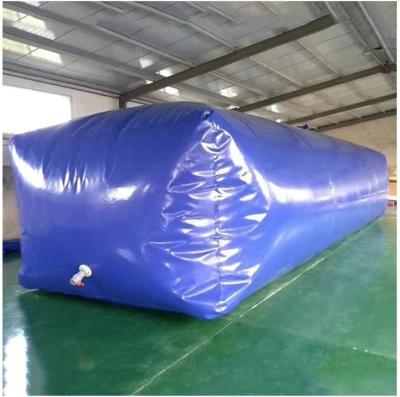 China Outdoor Collapsible Flexitank Water Bladder 1000L Durable PVC Water Storage Tank with Faucet for sale