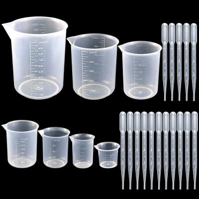 China Plastic Beaker Set 7 Sizes 25ml to 1000ml with 20pcs 3ml Droppers Food Grade Lab Measuring for sale