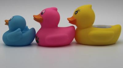 China LCD Children Bath Duck Pool Thermometer 0-60C Waterproof Floating Toy for sale