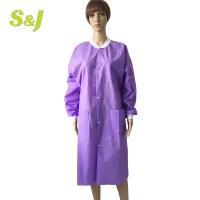 China Waterproof Disposable Medical Clothing Level 1 Isolation Gown White Cuff for sale