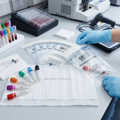 China Medical Laborator Disposable Medical 4‑Slot Absorbent Pocket Sleeve Leak‑Proof Specimen Packagingy 4 Slotted Absorbent Pocket With High Absorbency for sale