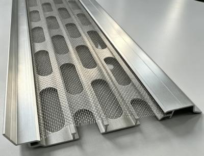 China Heavy Duty Aluminum Gutter Guards With Full Aluminum Construction To Block Leaves for sale