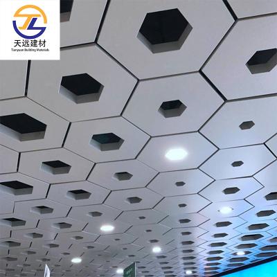 China Slat False Aluminium Honeycomb Board Wood Grain Drop Ceiling Tiles 0.8mm 1220x2440mm for sale