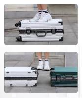 China TSA Lock Durable Large 360° Spinner Wheels Luxury Aluminum Frame Travel Suitcase for Business Fashionable Holiday Travel for sale