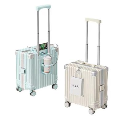 China 360° Spinner Wheels Lightweight Aluminum Frame Carry-On Luggage with Scratch-Resistant Sit-On Design and Zipper Closure for sale