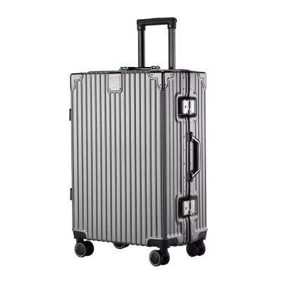 China TSA Lock Durable Large 360° Spinner Wheels Luxury Aluminum Frame Travel Suitcase for Business Fashionable Holiday Travel for sale