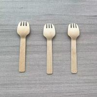 China Disposable Wooden Cutlery Set Knife Spoon 15.8cm Eco Friendly Biodegradable Custom Logo for sale
