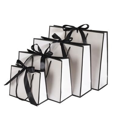 China Custom Kraft Paper Shopping Bag with Handles Eco Friendly Biodegradable 20x30cm for sale