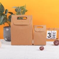 China Kraft Cake Box 5.5in 8in Eco-Friendly Disposable Baking Packaging with Handles for sale
