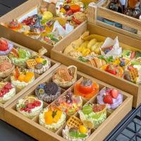 China Regular Supply Kraft Paper Cake or Bread Box Take Away Container Simple Style for sale