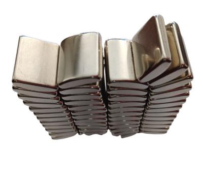 China N52 Arc Neodymium Motor Magnets with 14.4-14.8 kgs Br Strength for AC Motors and Car Alternators for sale