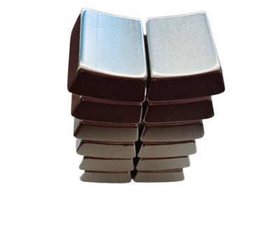 China N52 Sintered Neodymium Arc Magnet 25mm x 30mm x 9mm with NiCuNi Coating for Motors and Wind Turbines for sale