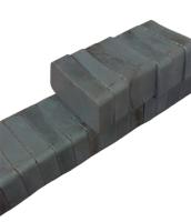 China Custom Arc Curve Shape C5 Grade Ferrite Motor Magnet for Navigation Light 15 Years Experience for sale