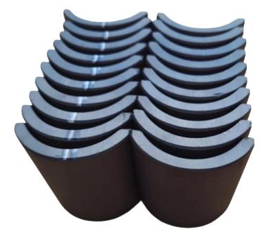 China Hard Ferrite Arc Magnet Y33 Grade R35.5xR28.2x61x80mm for 190W DC Motors for sale