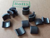 China Arc Shape Hard Ceramic Motor Ferrite Magnet 130 131 with 750 Gauss Magnetic Force and 110° Central Angle for sale
