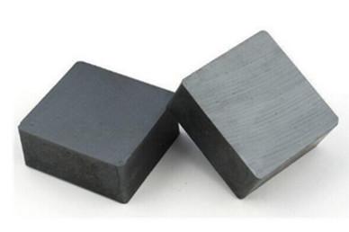 China Ceramic Ferrite Magnets Square Block Y25-Y35 Grade for Generators and Sensors with ±2% Size Tolerance for sale