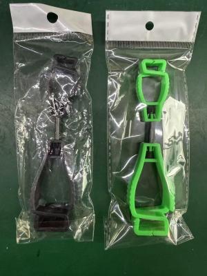 China Custom Safety Hand Glove Clip Polyoxymethylene Interlock Plastic Glove Clips for Label Work for sale