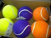 China 9.5 Inch Jumbo Inflatable Tennis Ball Polyester Felt Waterproof 250g for sale