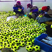 China Inflatable Rubber Jumbo Tennis Ball 9.5 Inch Polyester Felt Waterproof for sale