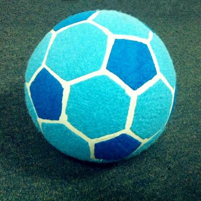 China Large Inflatable Ball 9.5 Inch Pet Toy Tennis Ball Custom Logo Polyester Felt Rubber Bladder for sale